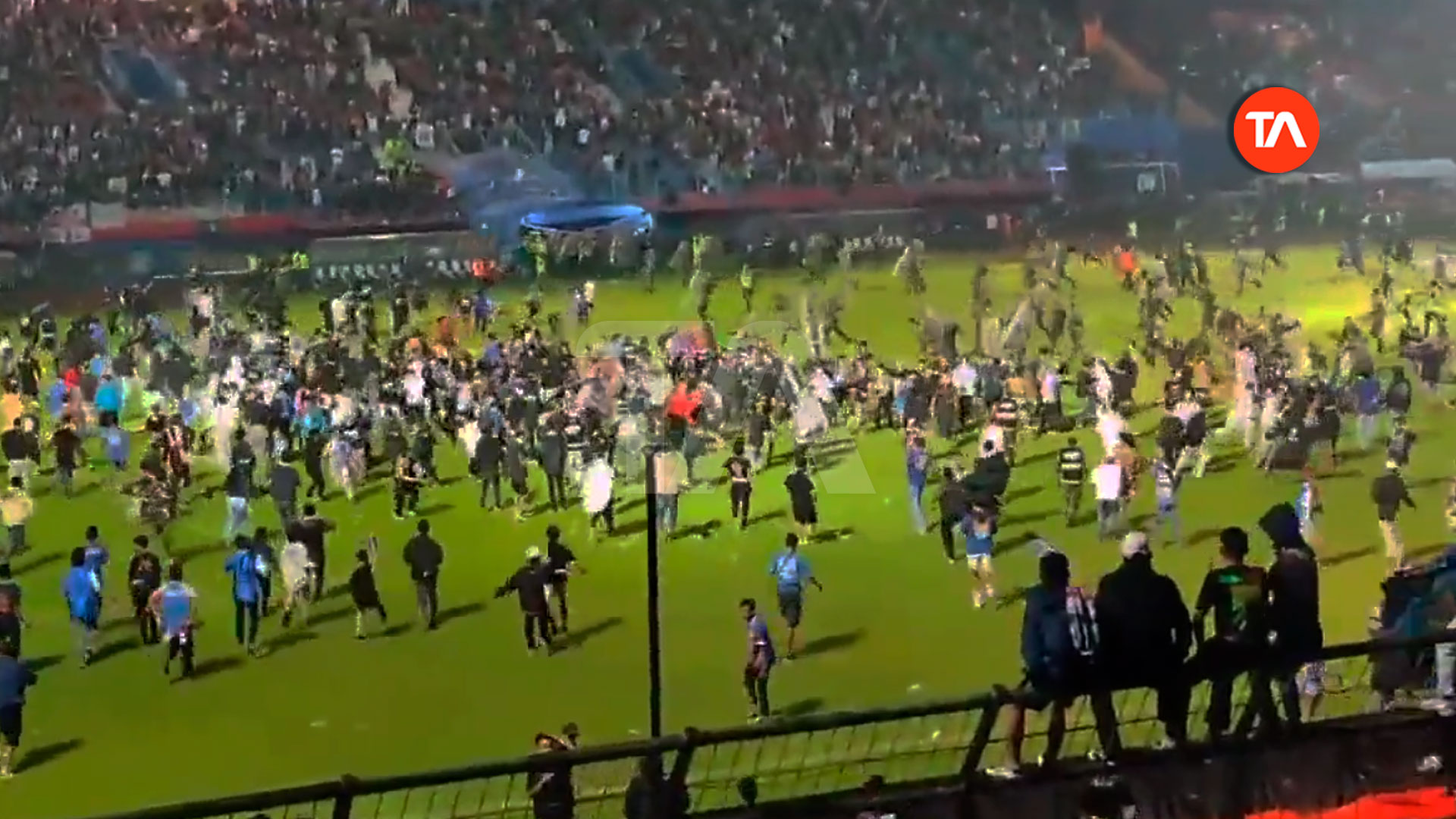 Al Menos 127 Muertos Por Violencia En Partido De Fútbol En Indonesia